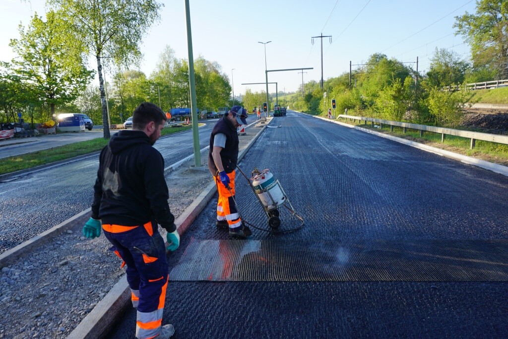 Asphalt pavement repair - Kaiserstuhlstrasse - Niederhasli, Switzerland ...