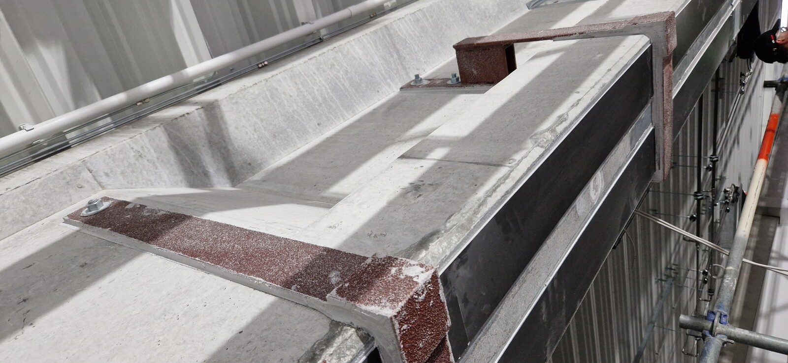 Reinforcement of a damaged tension truss | S&P Clever Reinforcement